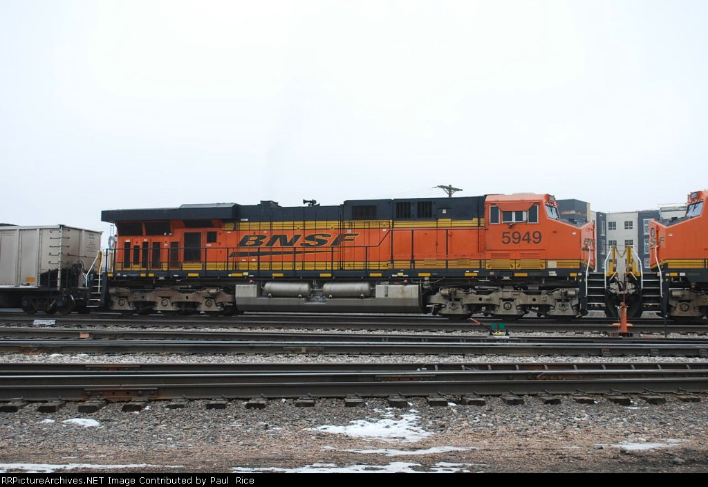 BNSF 5949